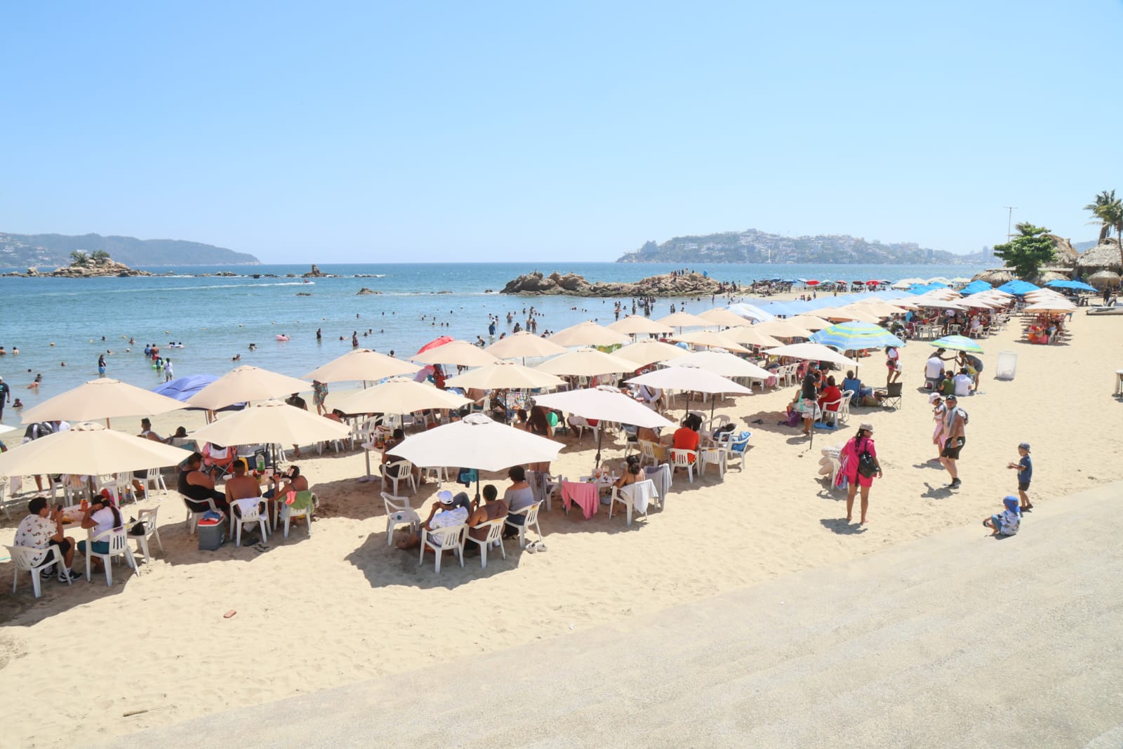 Los destinos turísticos de Guerrero viven un muy buen fin de semana largo