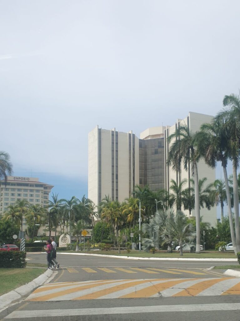 En Ixtapa urge a una reinversión para atraer a turistas de alto poder ...